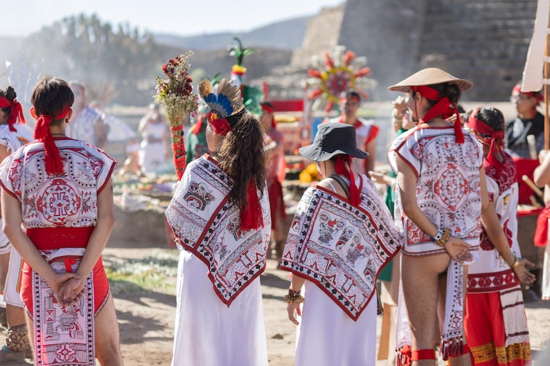Centzontotochtin Yoyomitl, 400 Rabbits, Maxtlatl, Xicolli. Aztec Dancer ...