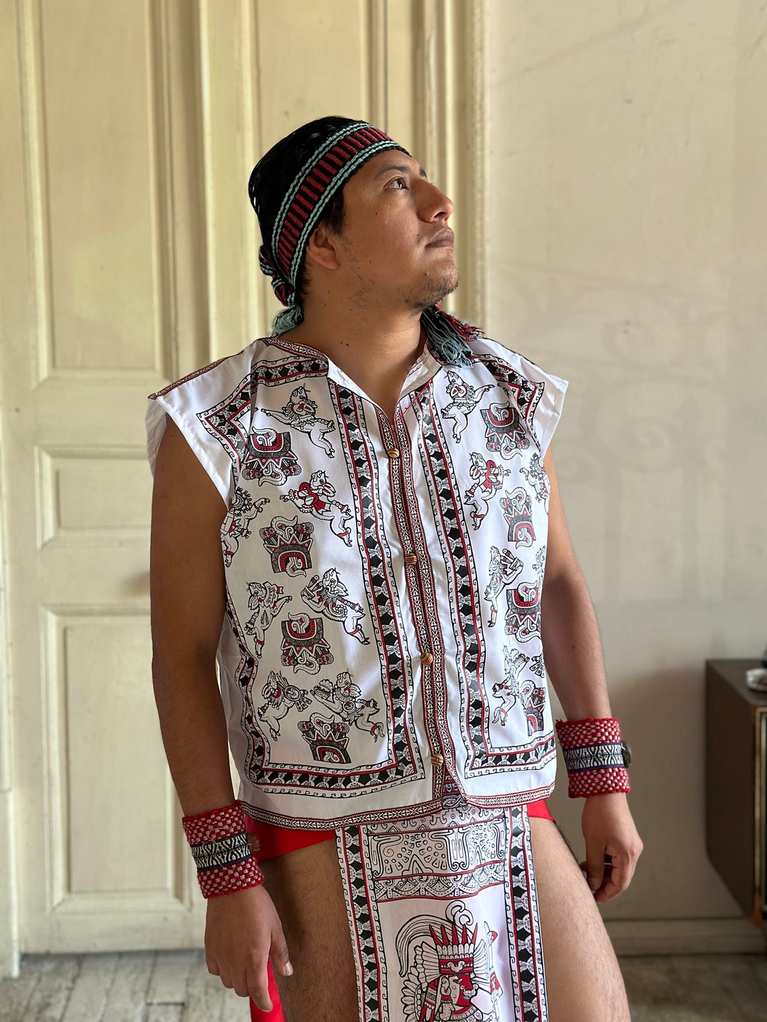 Centzontotochtin Yoyomitl, 400 Rabbits, Maxtlatl, Xicolli. Aztec Dancer ...