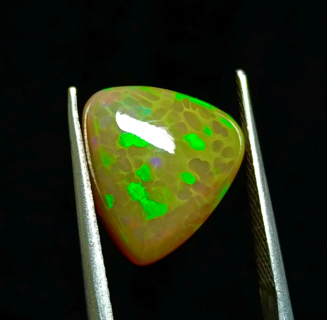 Green Fire Honeycomb Ethiopian Opal, Trillion Cut Opal Size: 13X13X6 Mm ...