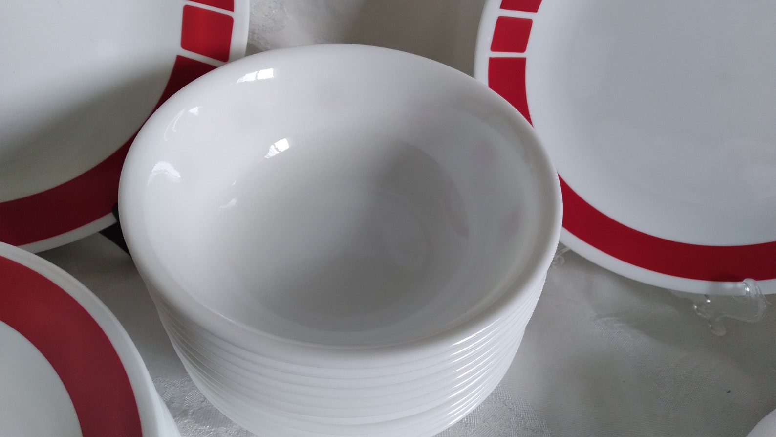 CORELLE URBAN RED Dinner Plates, Side Plates & Cereal/soup Bowls Sold ...