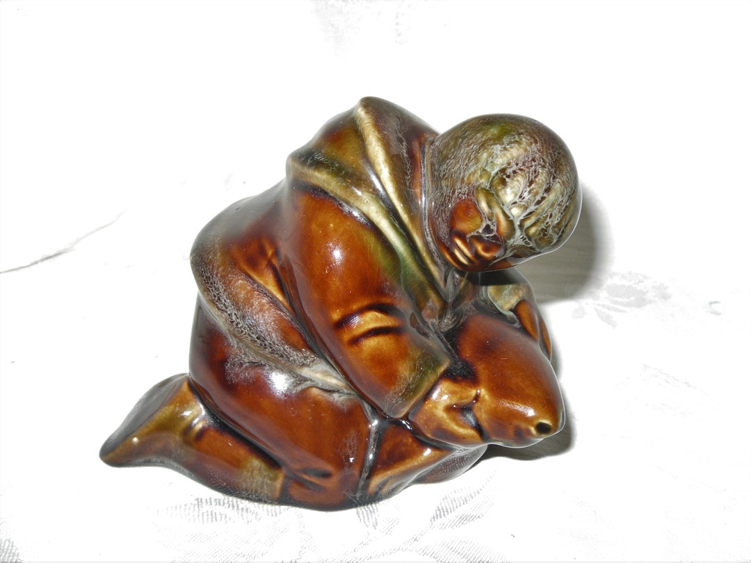 BC CERAMICS/SUNBURST Inuit Hunter With Seal Figurine - Etsy