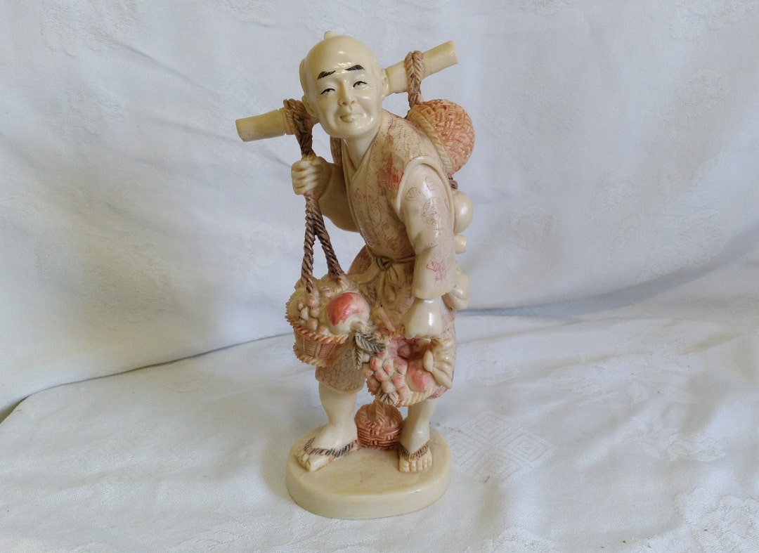 Vintage CHINESE MAN RESIN Carving - Etsy