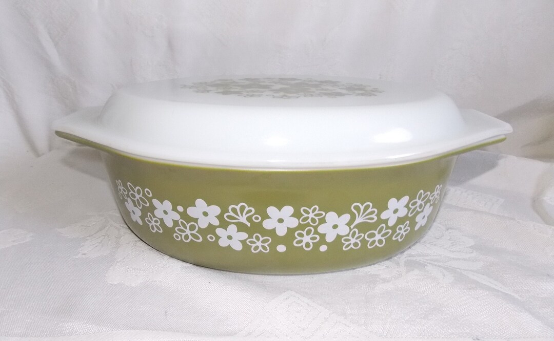 PYREX SPRING BLOSSOM Crazy Daisy Green Covered Casserole 2 & 1/2 Quart ...