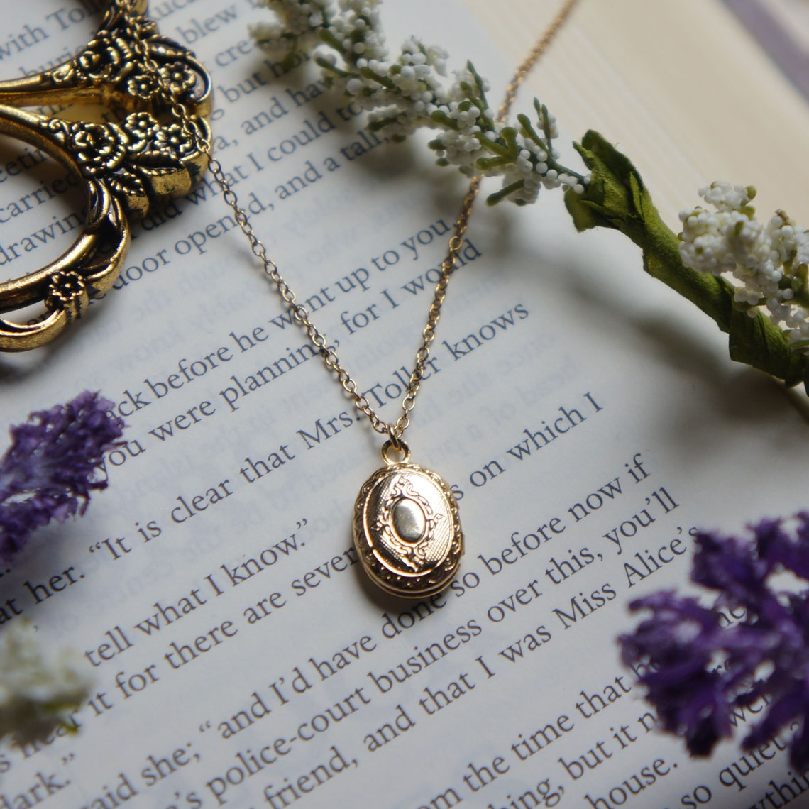 Tiny Oval Locket Necklace Vintage Inspired Necklace Locket - Etsy