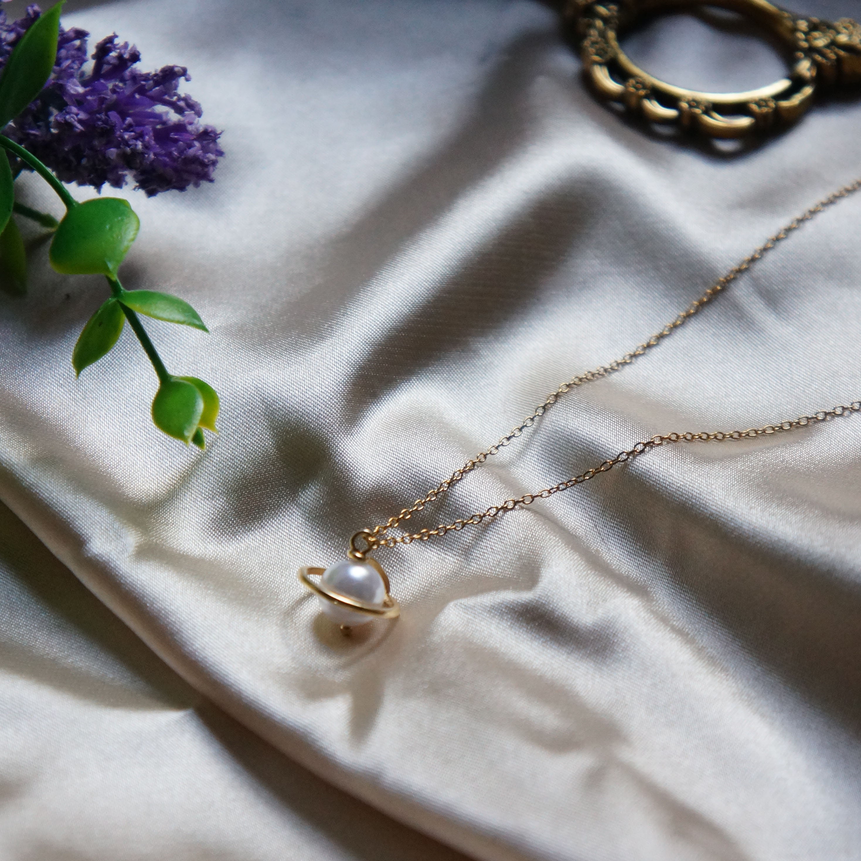 Saturn Pearl Necklace Gold Acrylic Pearl Necklace Minimalist - Etsy