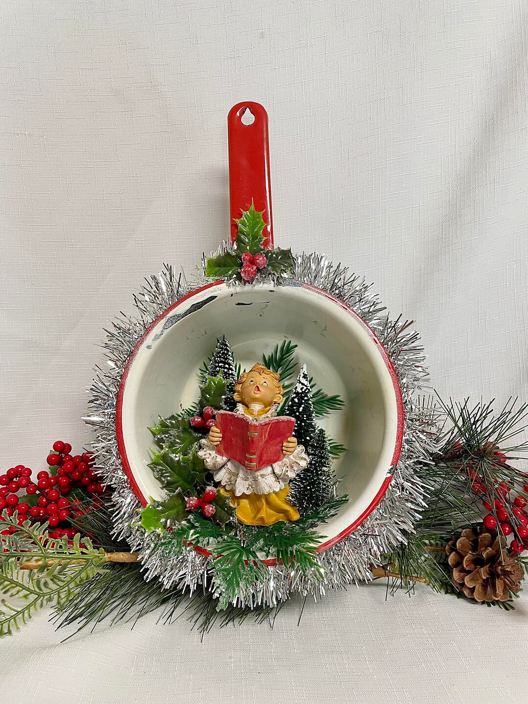 Vintage Red and White Enamelware Christmas Pot Centerpiece – Choir Boy ...