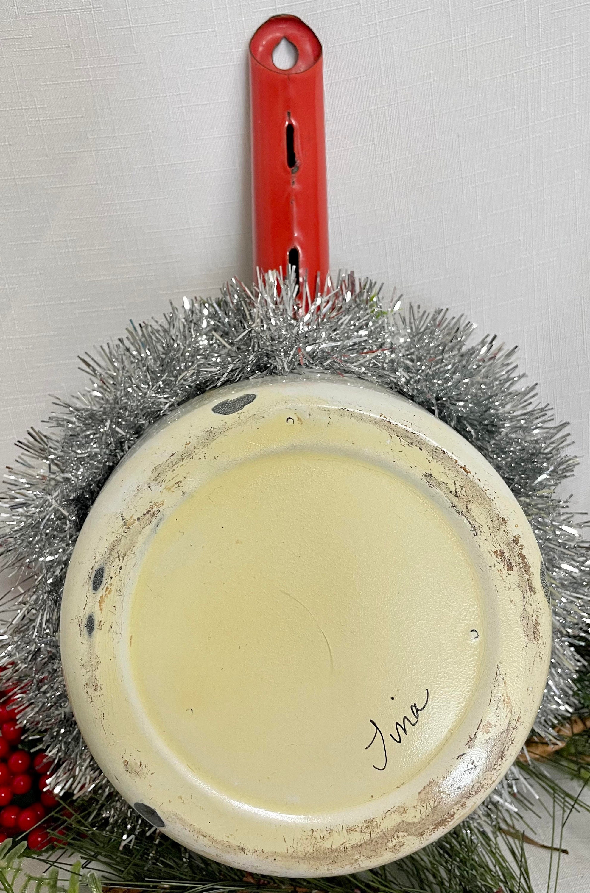 Vintage Red and White Enamelware Pot With Choir Boy - Etsy