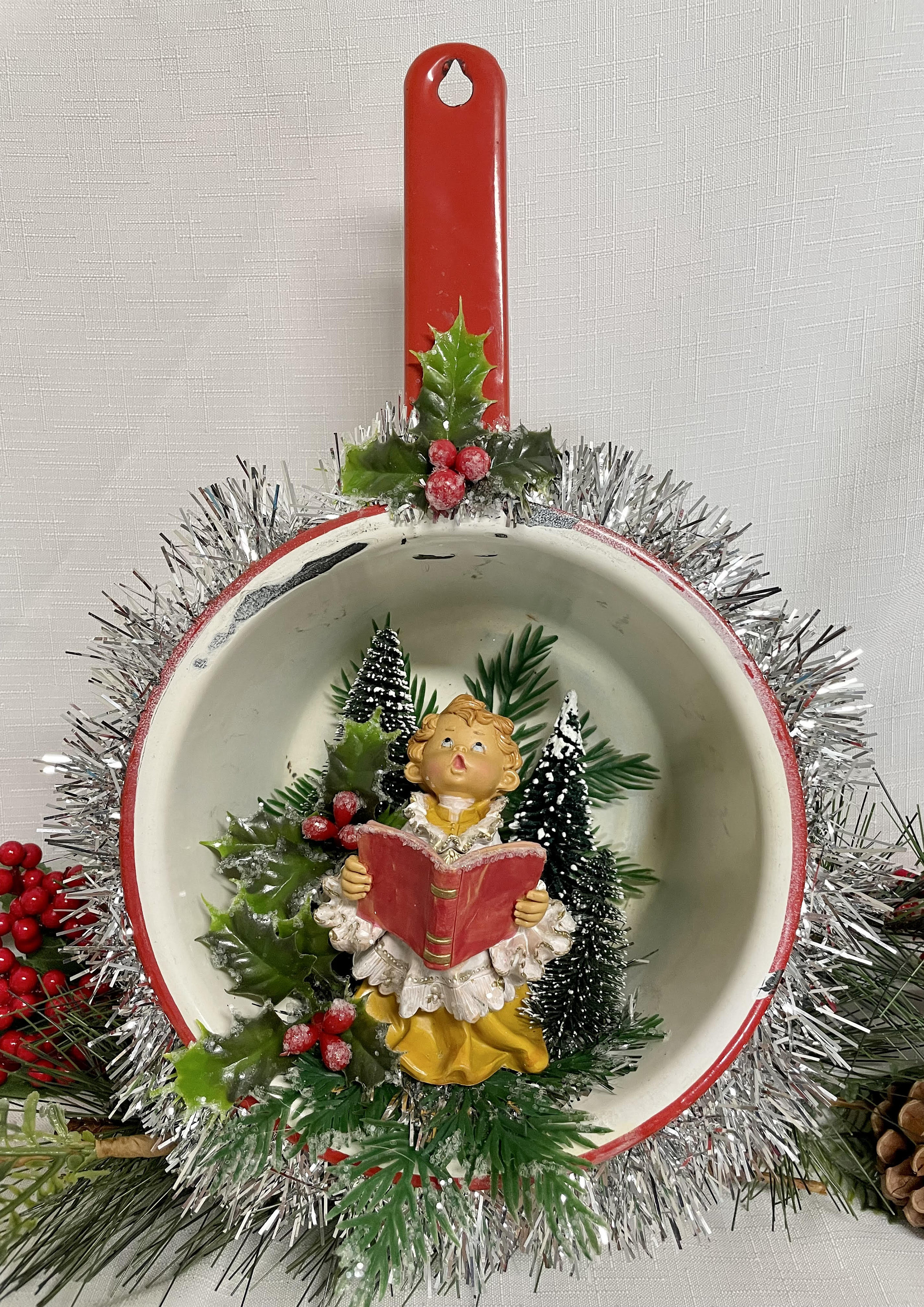 Vintage Red and White Enamelware Pot With Choir Boy - Etsy
