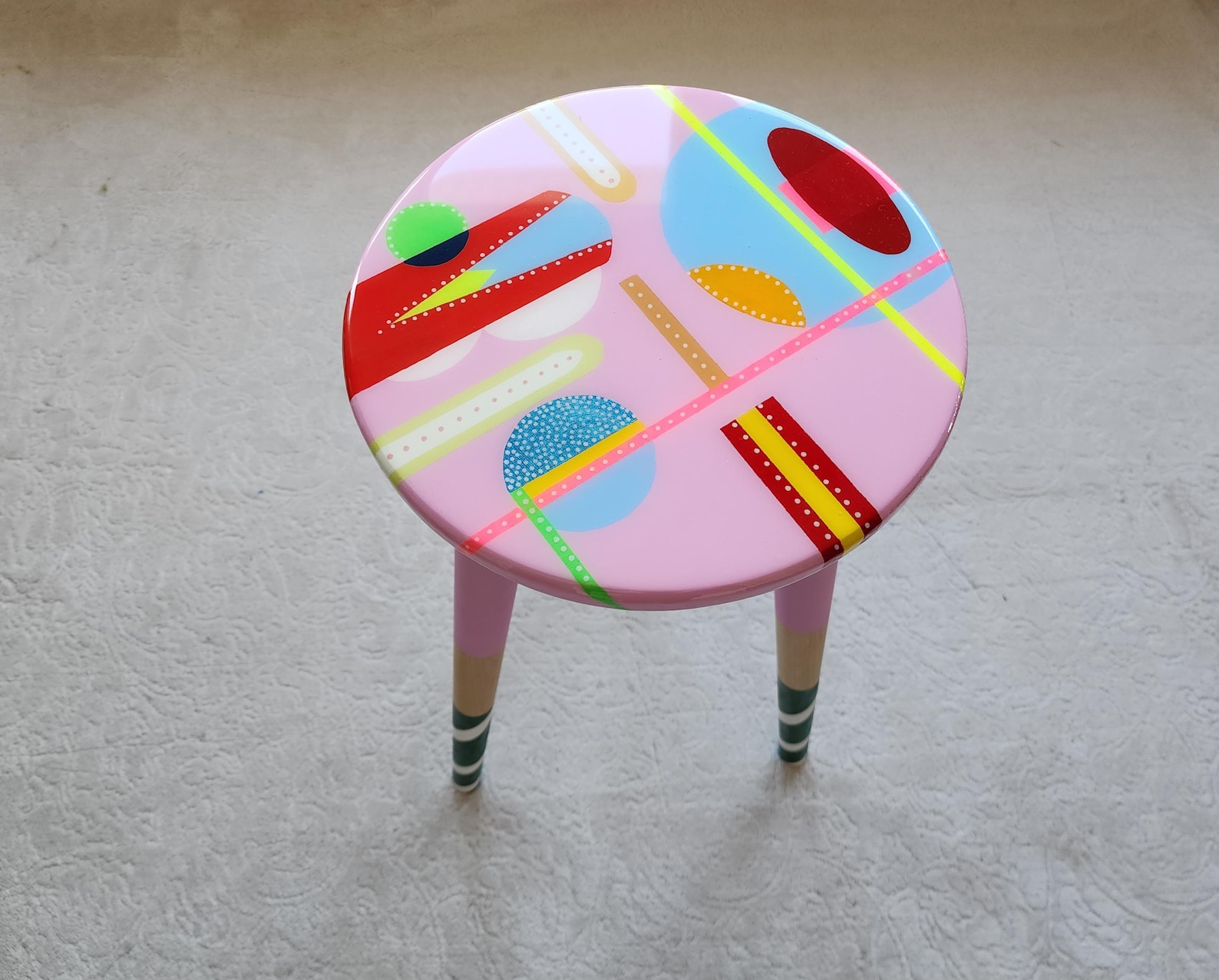 Pink Resin Coffee Table: Funky Geometric Accent Table With Painted Legs ...