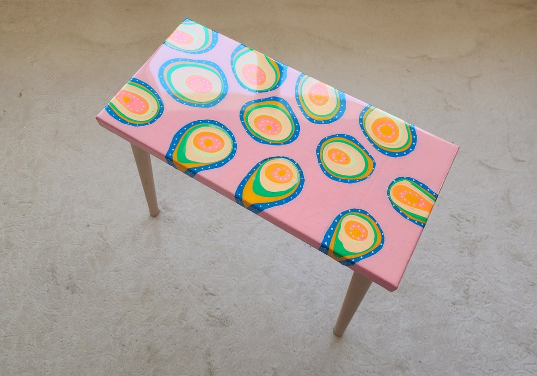 Pink Resin Coffee Table: Funky Boho Pop Art Side Table With Neon Legs ...