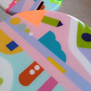 Round Abstract Colorful Groovy Vibrant Resin Side Coffee Tables, Pop ...