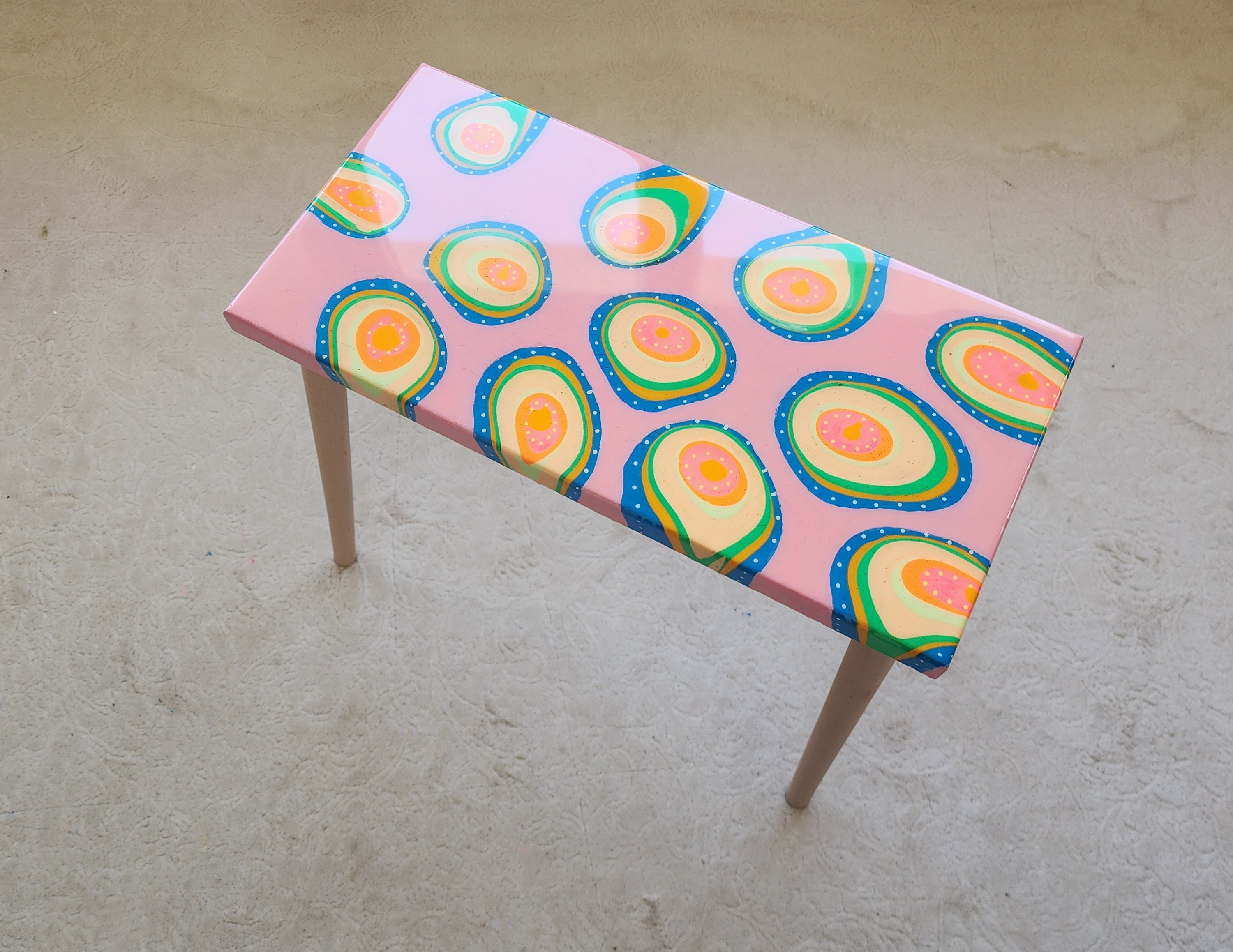 Pink Resin Coffee Table: Funky Boho Pop Art Side Table With Neon Legs ...
