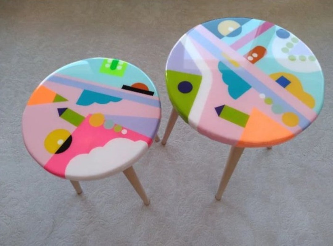 Round Abstract Colorful Groovy Vibrant Resin Side Coffee Tables, Pop ...