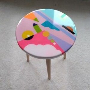 Round Abstract Colorful Groovy Vibrant Resin Side Coffee Tables, Pop ...