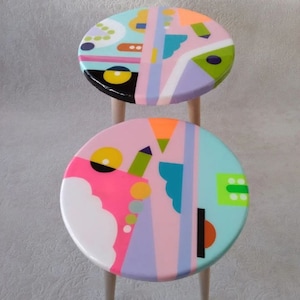 Round Abstract Colorful Groovy Vibrant Resin Side Coffee Tables, Pop ...