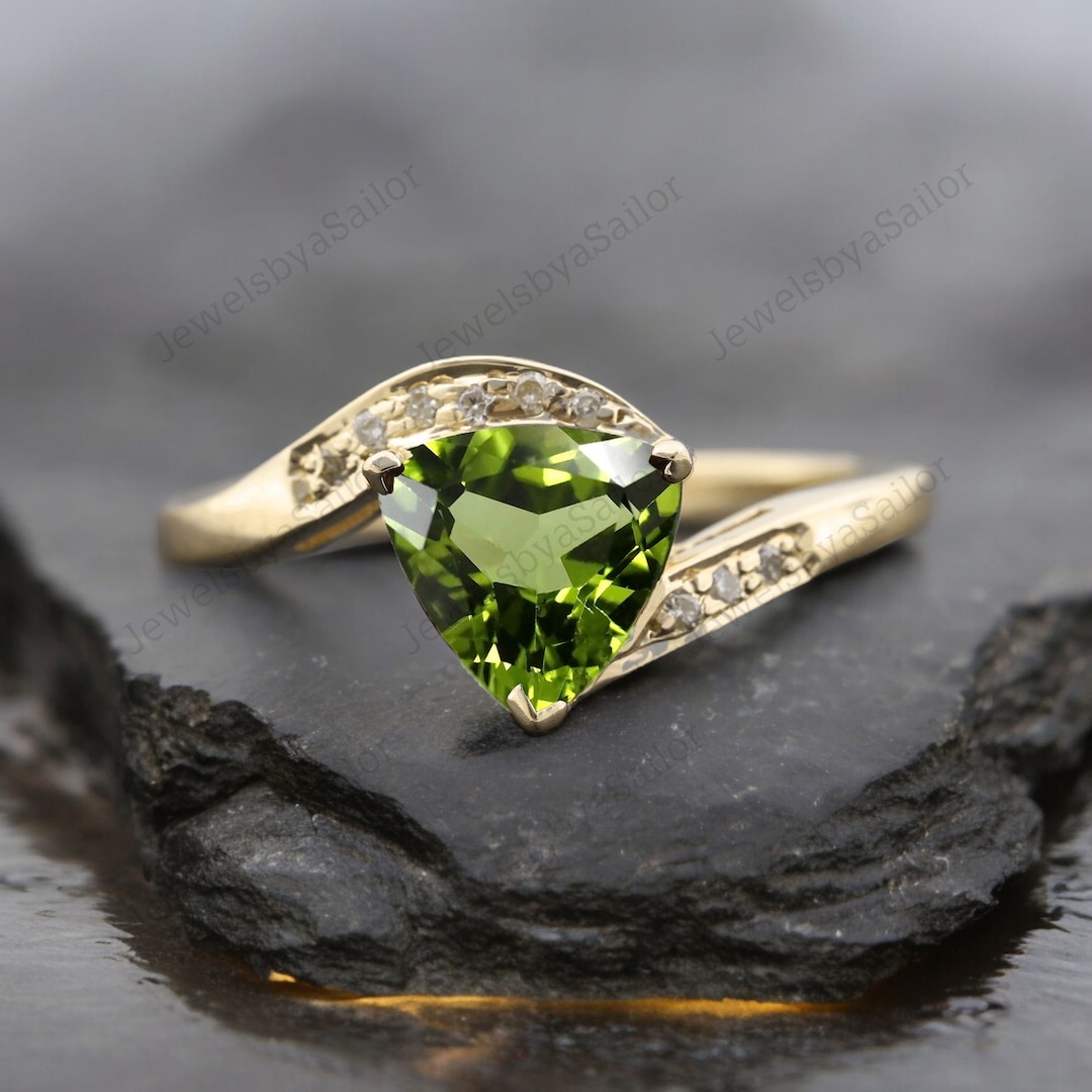 Antique Peridot Crystal Wedding Ring Trilliant Cut Gemstone Women Ring ...