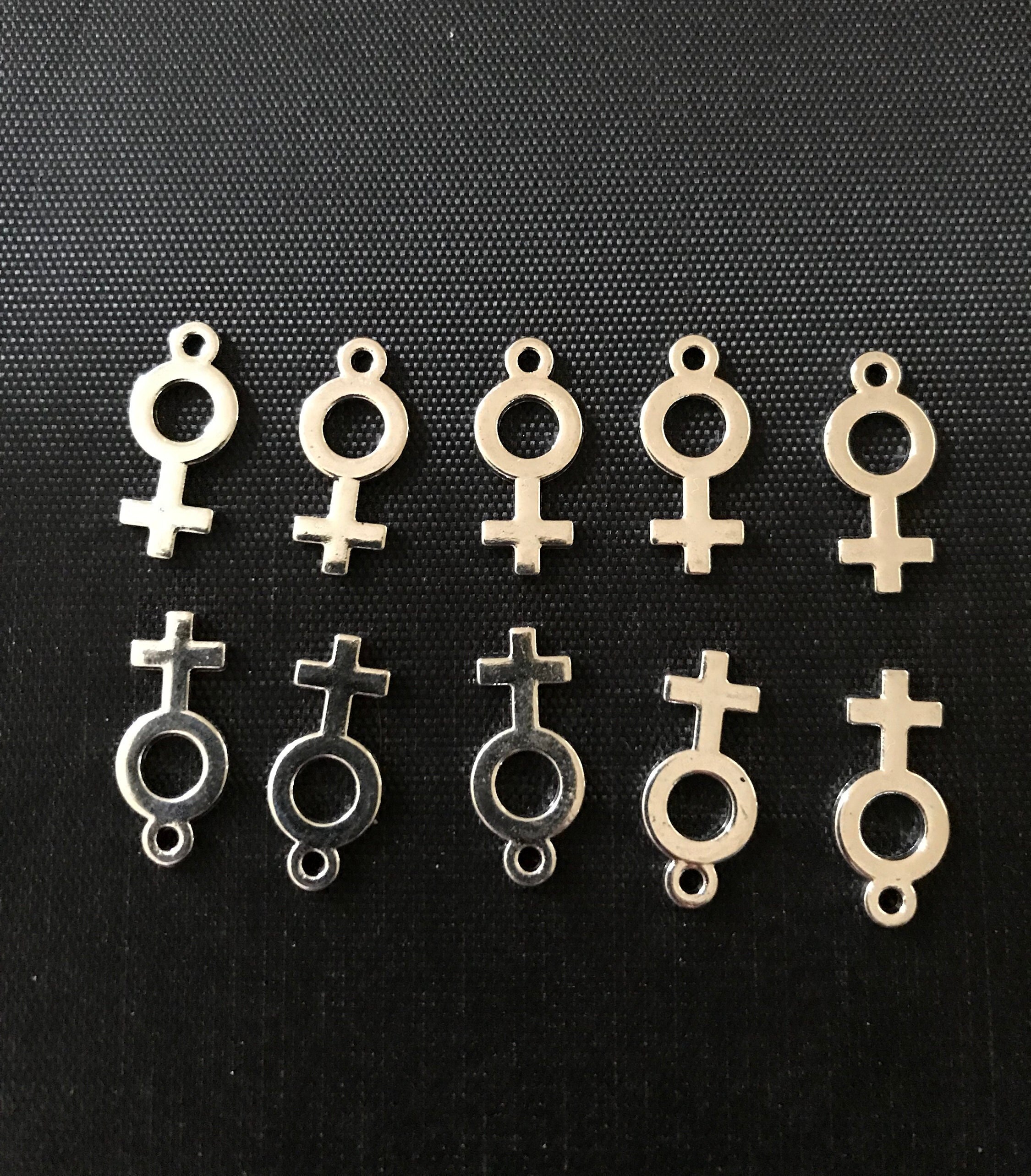 10 Antique Silver Colour Female Gender Symbol Charms 18mm X | Etsy