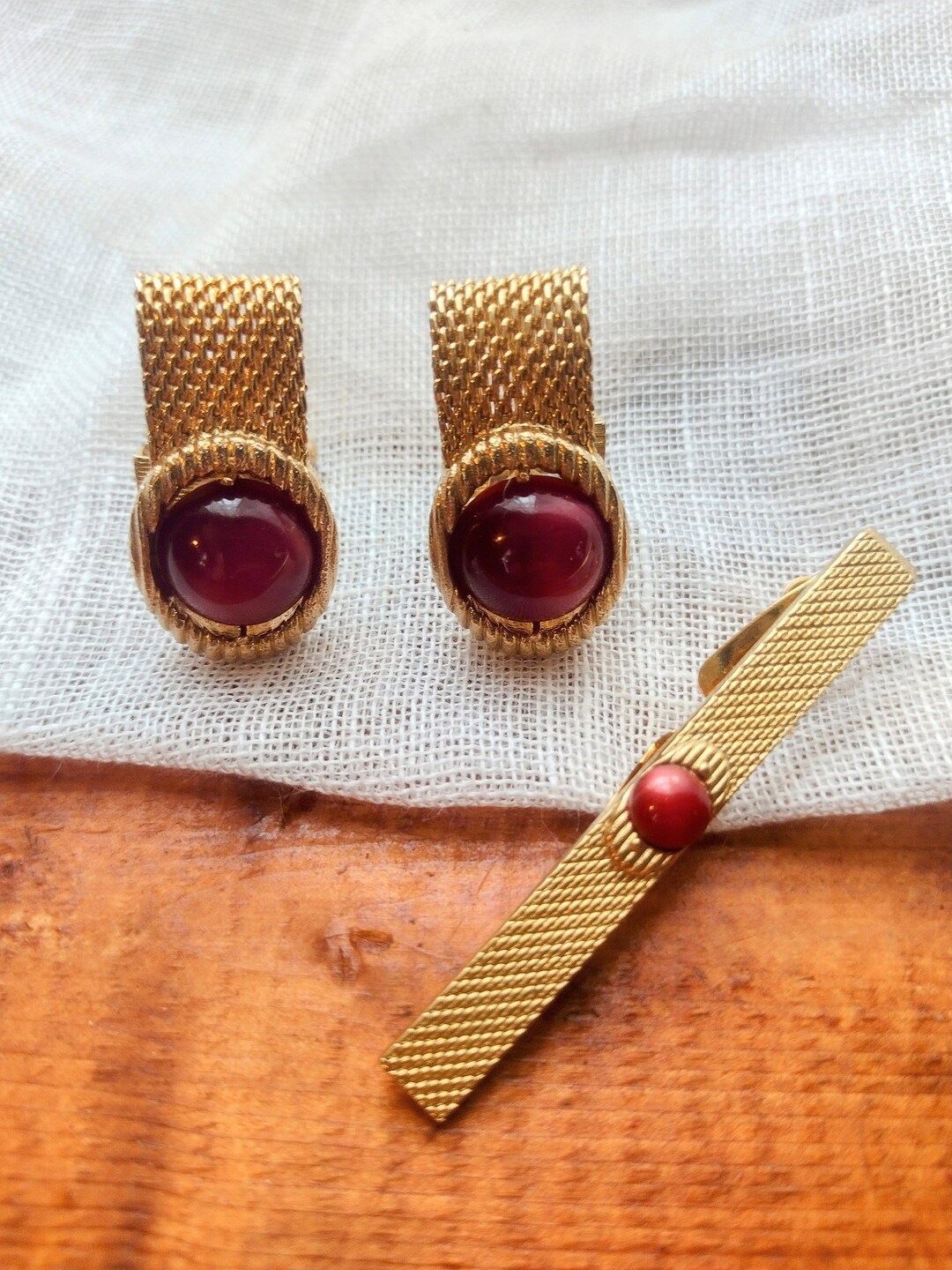 Vintage Mesh Wrap Cufflinks Cranberry Round Moonglow Tie Clip Gold ...