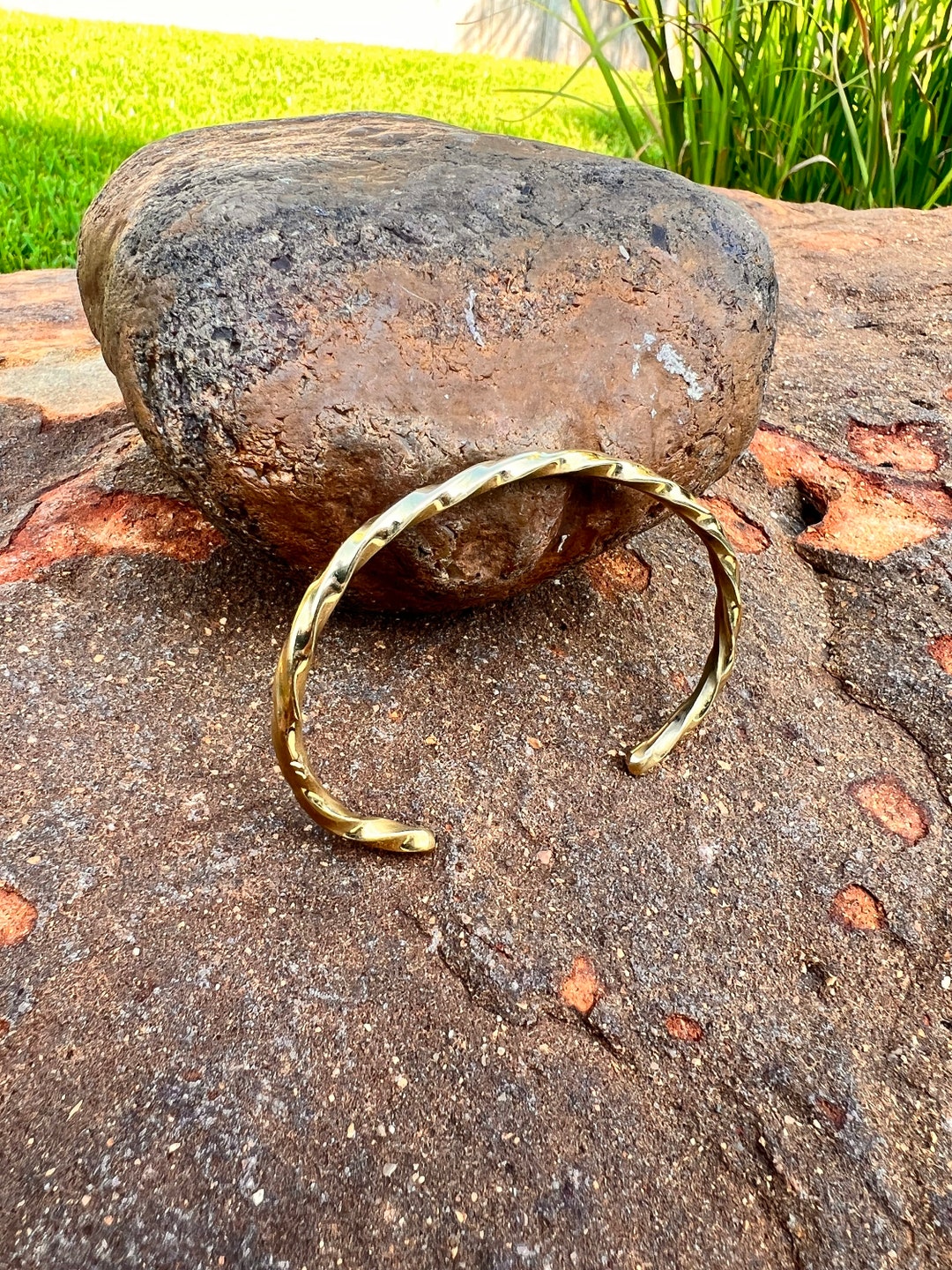 The "brass Máni": or Brass Moon Thin, Twisted Brass Bangle Bracelet - Etsy