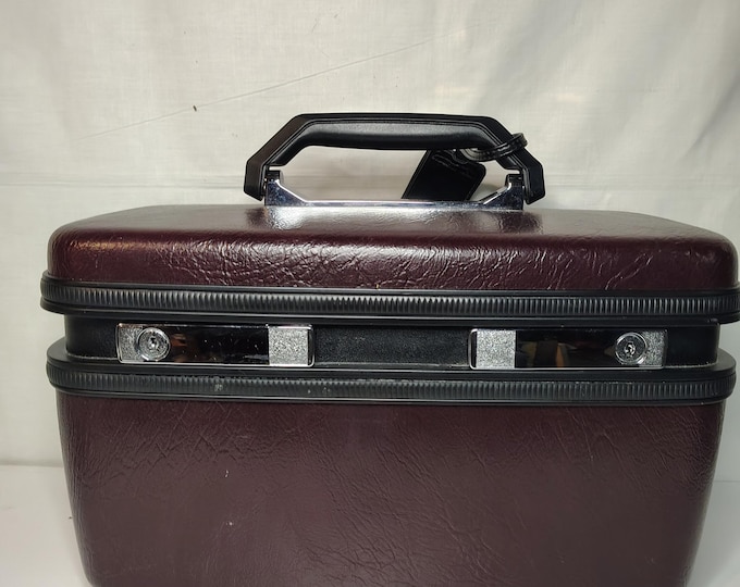 Vintage Disney's Snow White Train Case, Round Travel Luggage, Red White ...