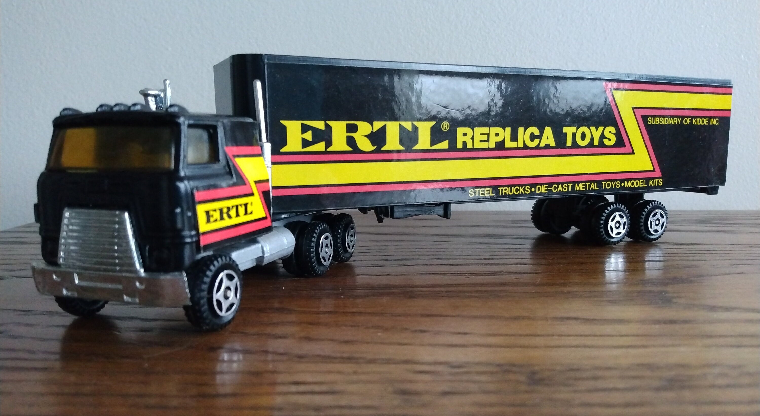 Ertl 1-64 Scale Tractor Trailers the Replica Collector's Club News Ertl Replica Toys G&L Great ...