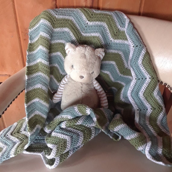 Wavy Crochet Baby Blanket Pattern