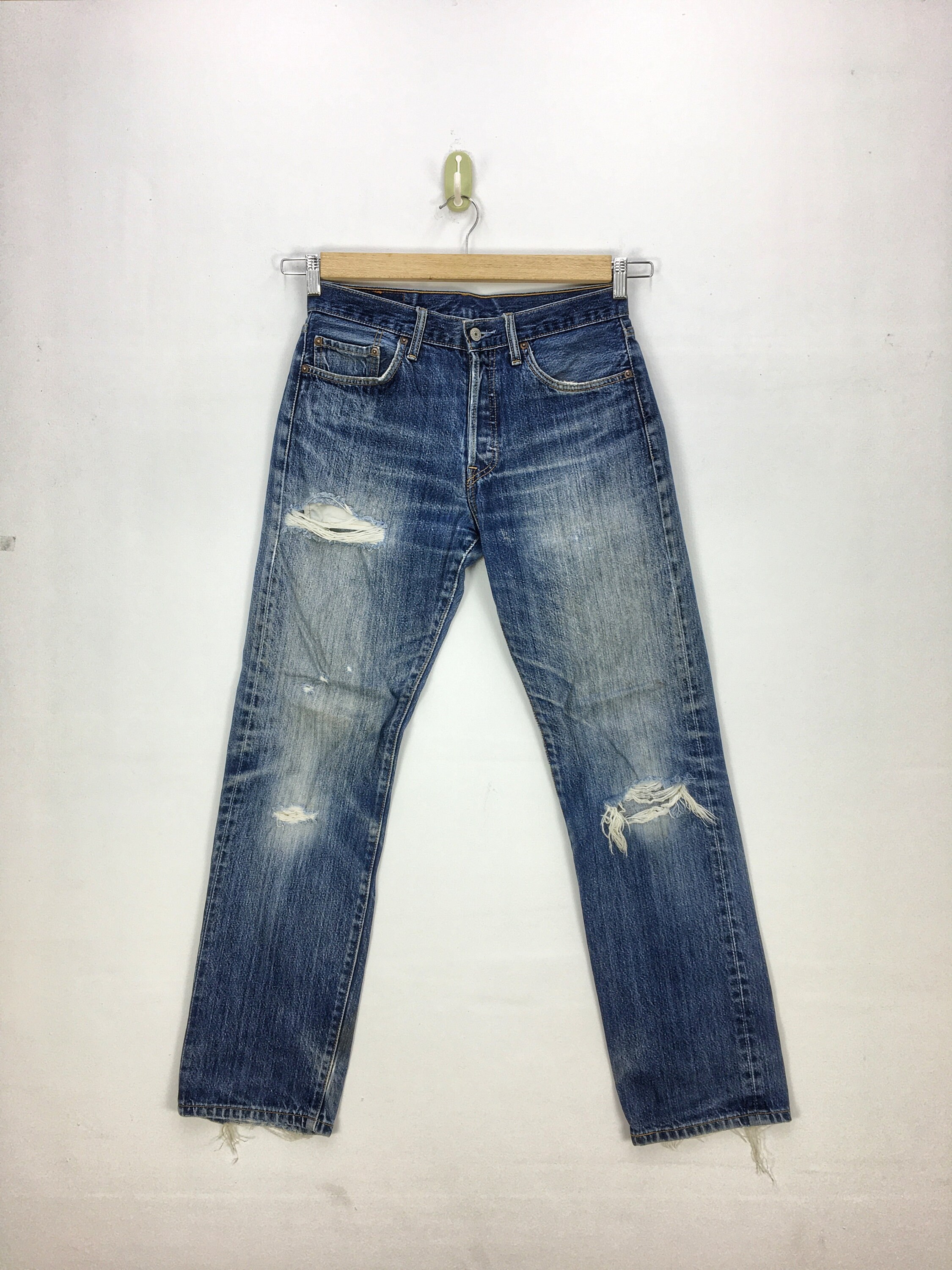 W29 Vintage Levi's 501 Distressed Dirty Jeans 90s Womens W29 Vintage Levi's 501 Distressed Dirty Jeans 90s Womens