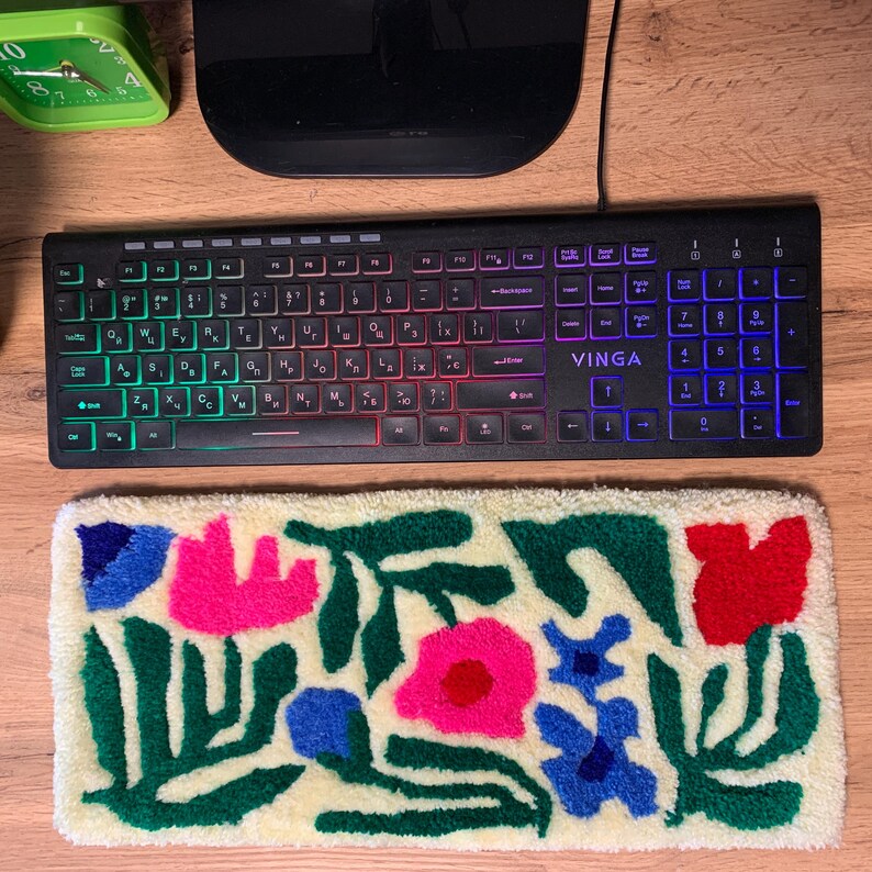 Handmade Abstract Flowers Tufted Keyboard Rug - Matisse Punch Needle ...