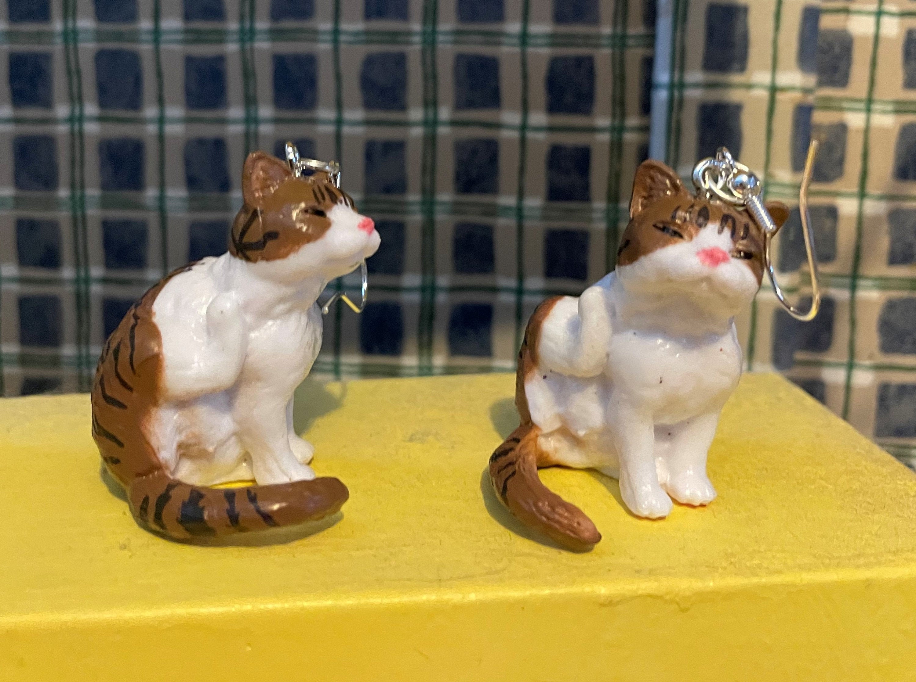 Scratching Tabby Cat Dangle Earrings Featuring TOE Beans - Etsy