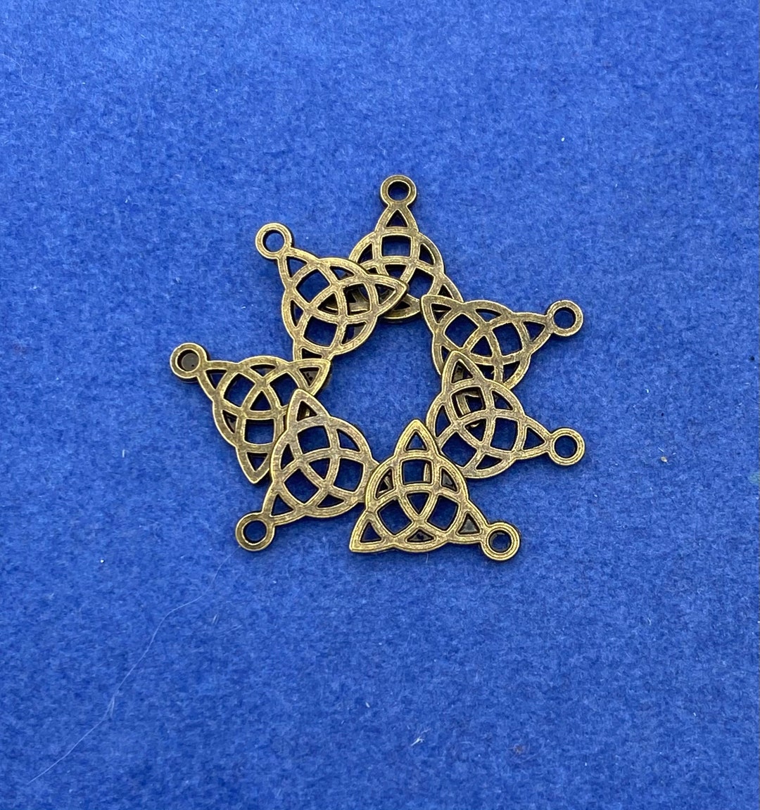 Small Bronze Triquetra Celtic Trinity Knot Charm - Set of Seven - Etsy