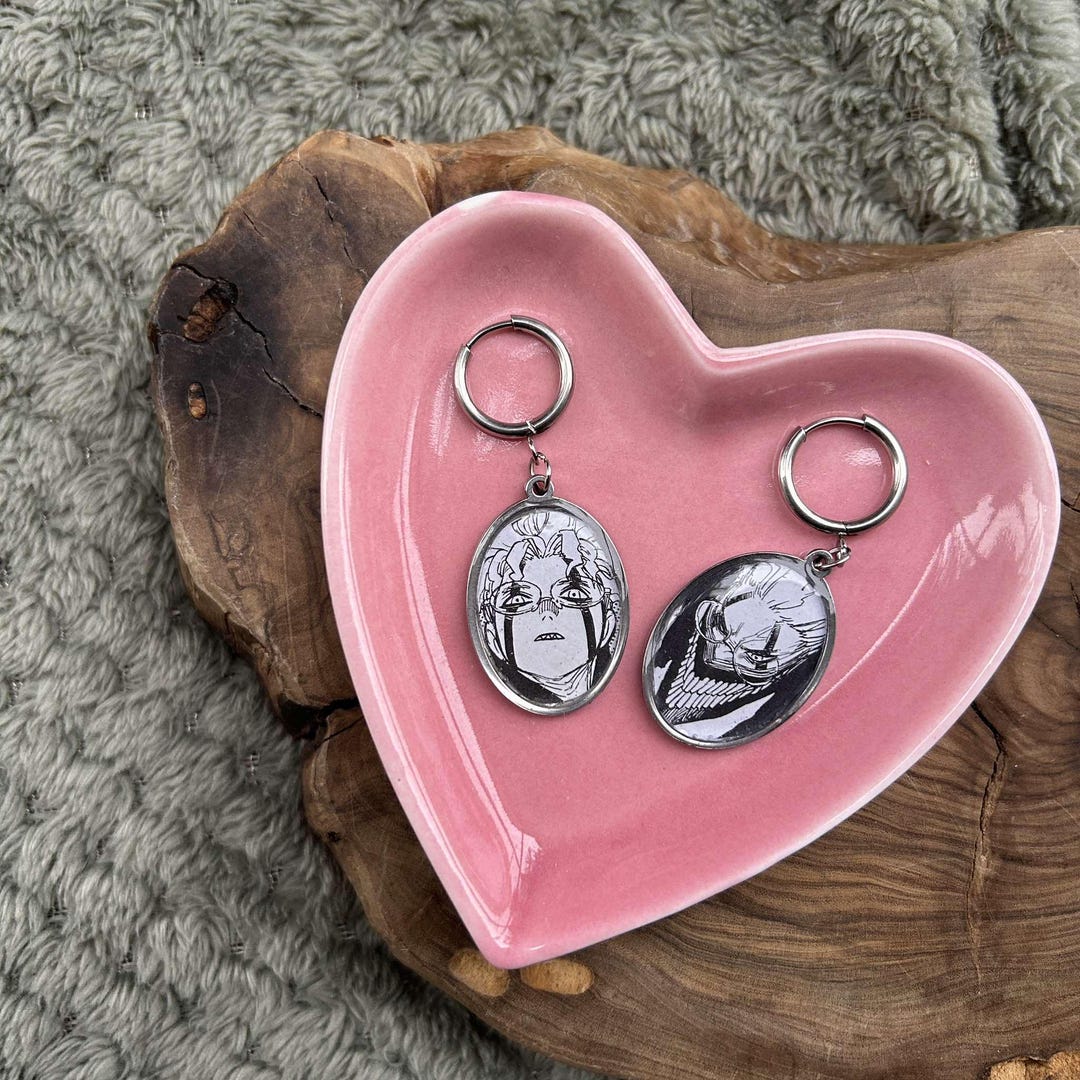 Ken Takakura Manga-Ohrringe können als Paar oder einzeln gekauft werden ...