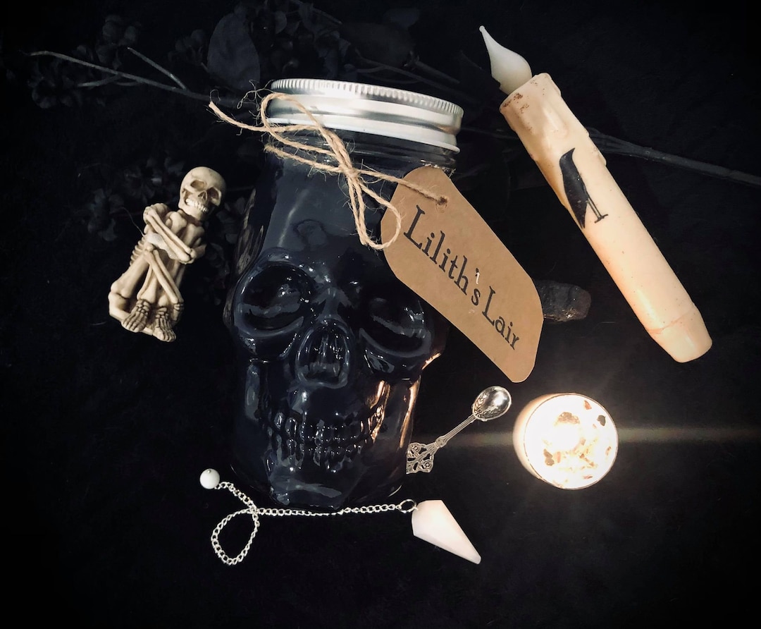Lilith's Lair Skull Candle (oakmoss/amber/lily/patchouli) - Goddess ...