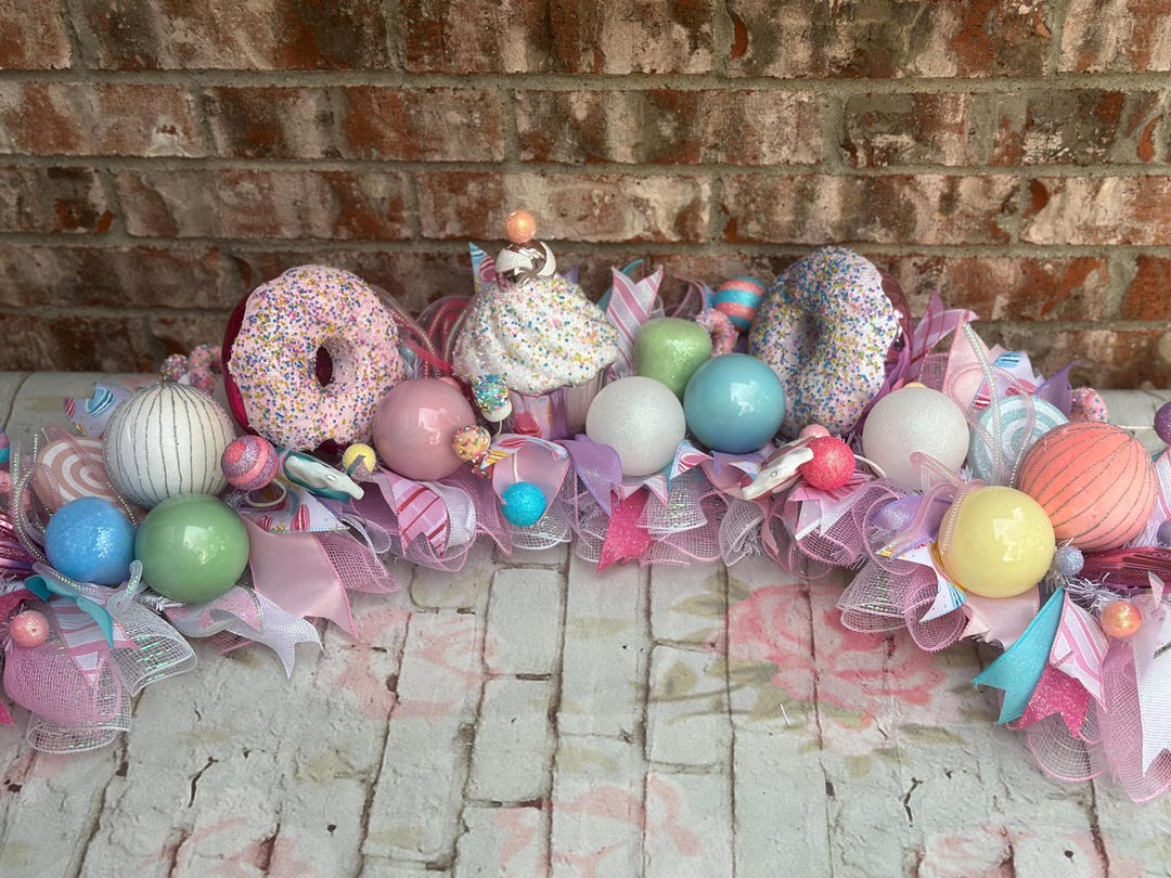 Christmas Candyland Garland Table Centerpiece, Cupcake and Donuts ...