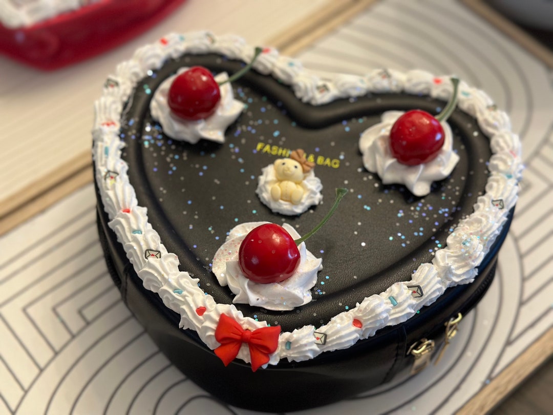 Heart Shaped Handbag, Valentine’s Day Purse, Valentine’s Day Gift, Fake ...