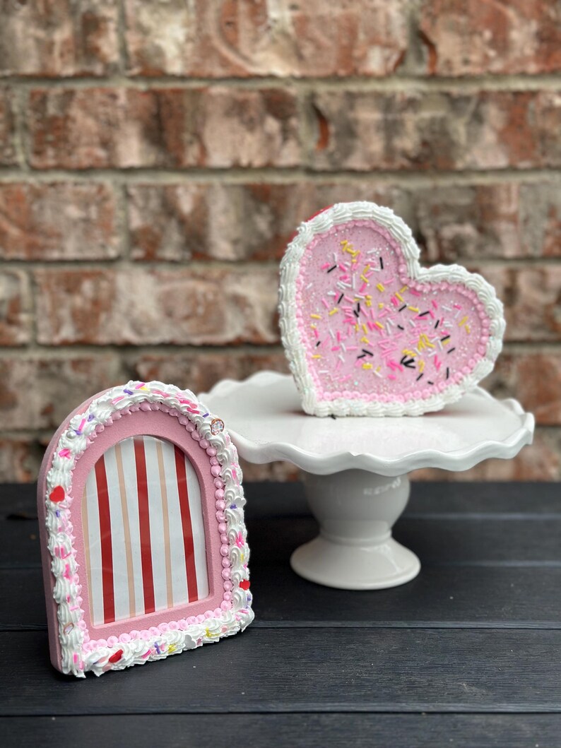 Fake Bake Picture Frame, Valentines Day Heart, Fake Cream Piped Decor ...