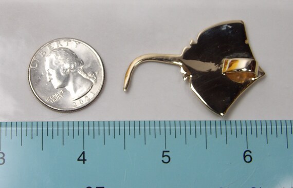 Vintage Large 14K Yellow gold Custom Stingray Pendant - Gem Vintage Large 14K Yellow gold Custom Stingray Pendant - Gem