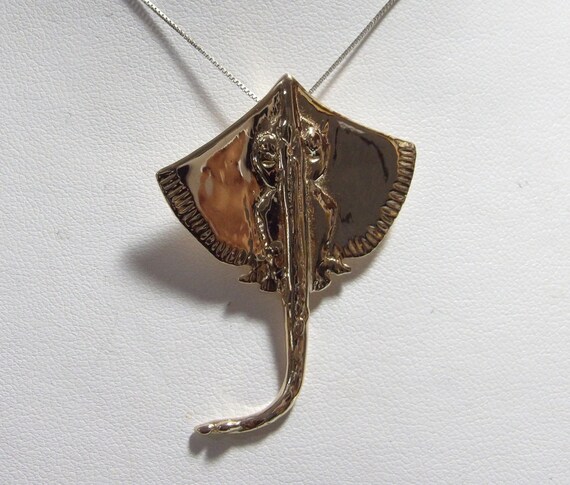Vintage Large 14K Yellow gold Custom Stingray Pendant - Gem Vintage Large 14K Yellow gold Custom Stingray Pendant - Gem
