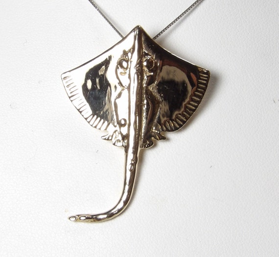 Vintage Large 14K Yellow gold Custom Stingray Pendant - Gem Vintage Large 14K Yellow gold Custom Stingray Pendant - Gem