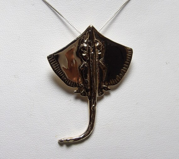 Vintage Large 14K Yellow gold Custom Stingray Pendant - Gem Vintage Large 14K Yellow gold Custom Stingray Pendant - Gem