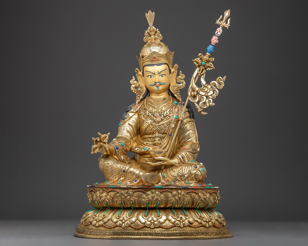 Goldene Figur von Guru Rinpoche: Meister Padmasambhava - Figur für ...