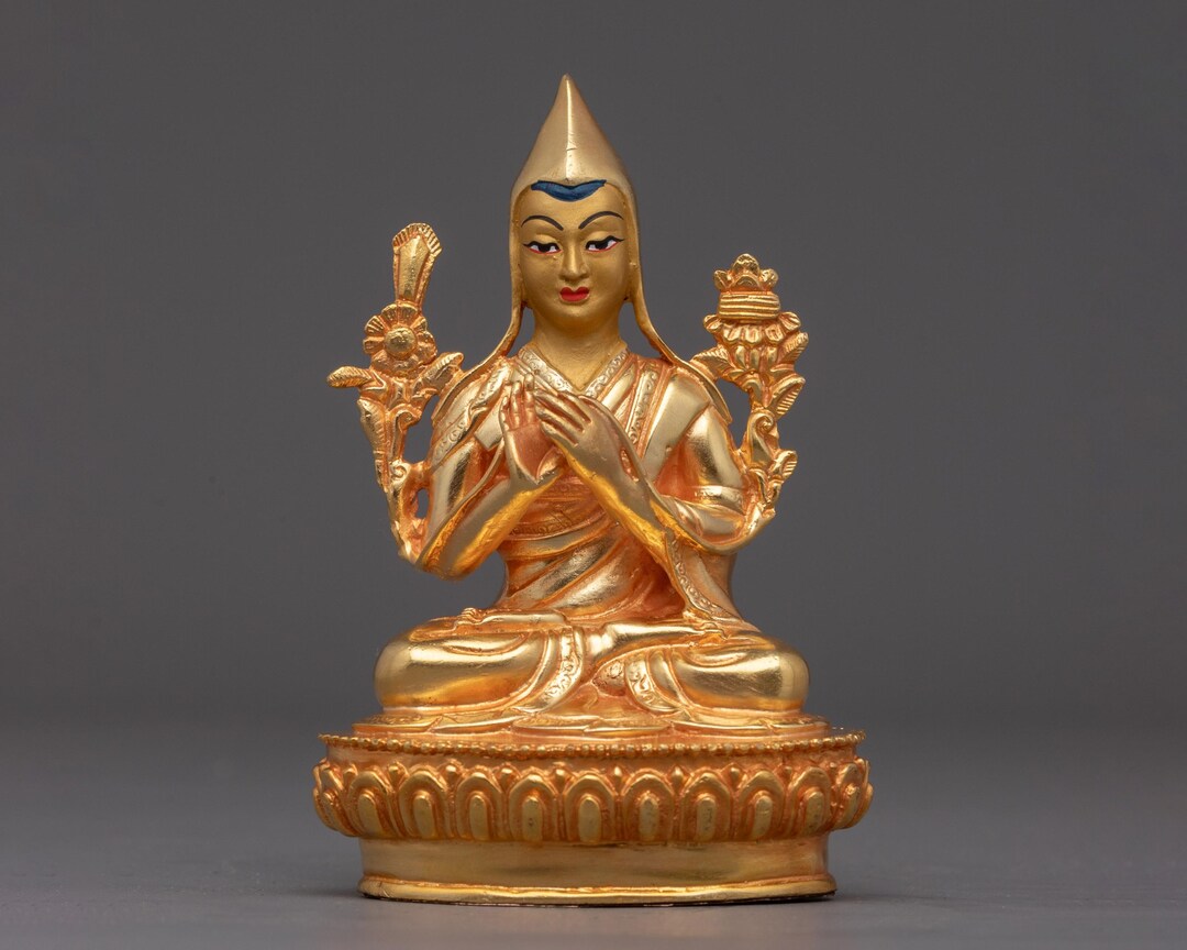 Prayer Deity Tsongkhapa Sculpture | Symbol of Wisdom and Enlightenment ...