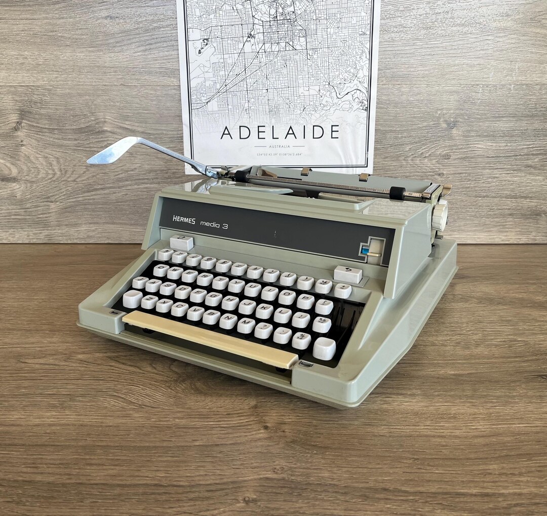 Vintage Hermes Media 3 Typewriter and Case. Excellent Working Condition ...