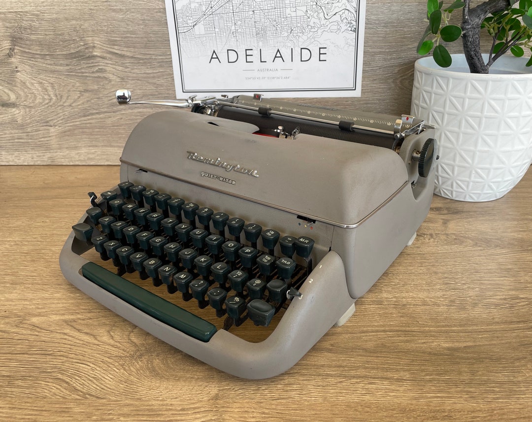 Vintage Remington Quiet Riter Typewriter Case. Excellent Working ...