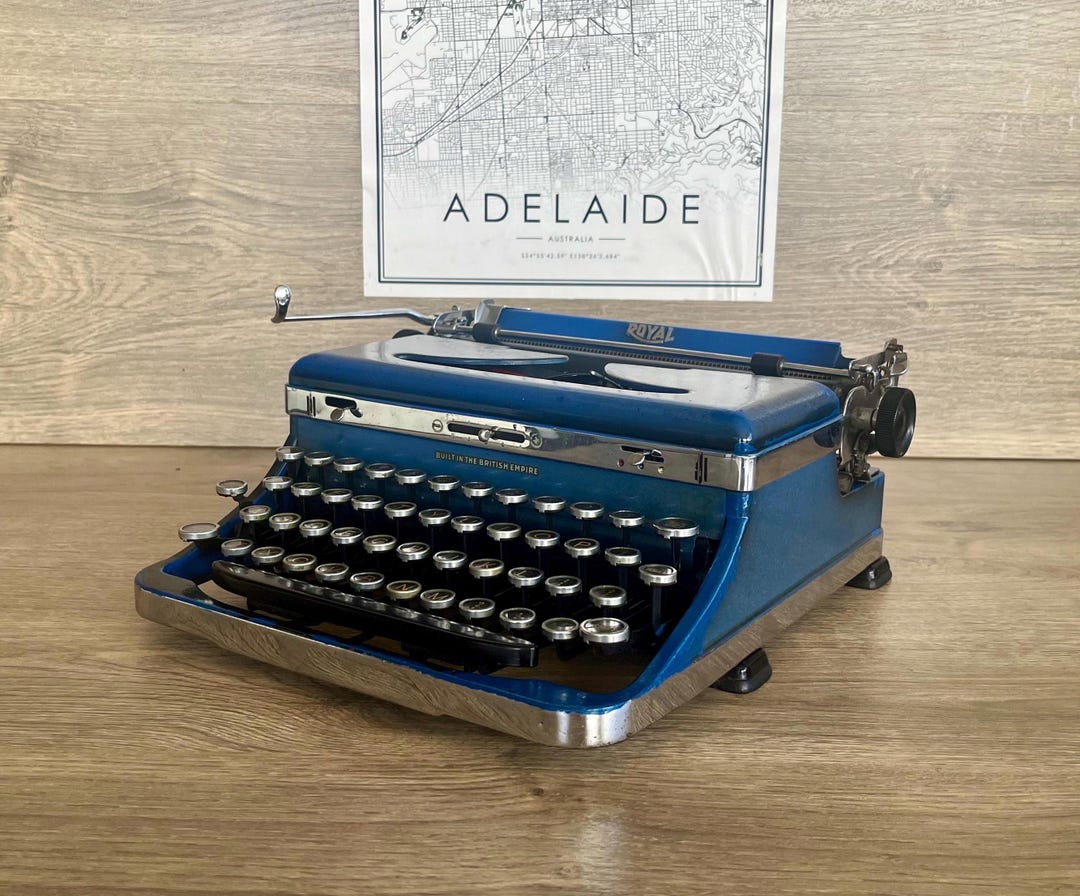 Vintage Blue Royal Deluxe Typewriter + Case. Excellent Working ...