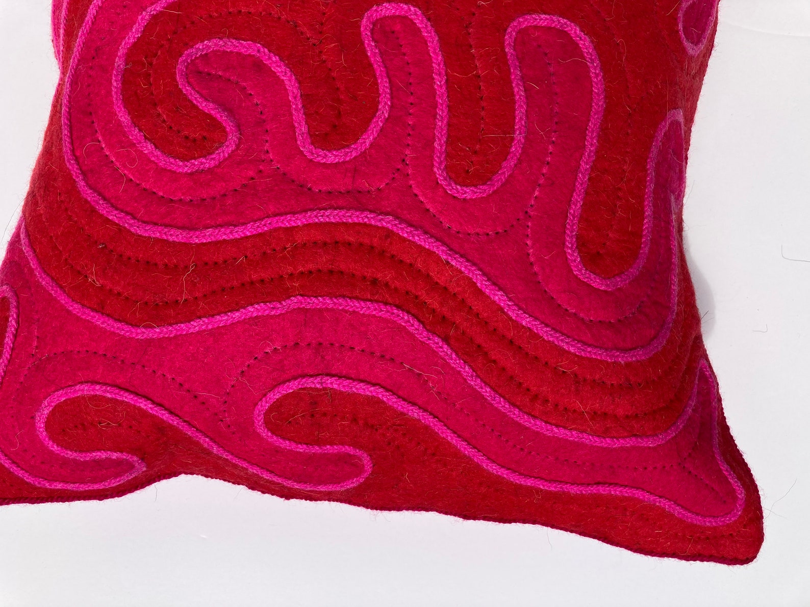 Red Pink Felt Shyrdak - Kyrgyzstan Handmade - Traditional Cushion Cover ...