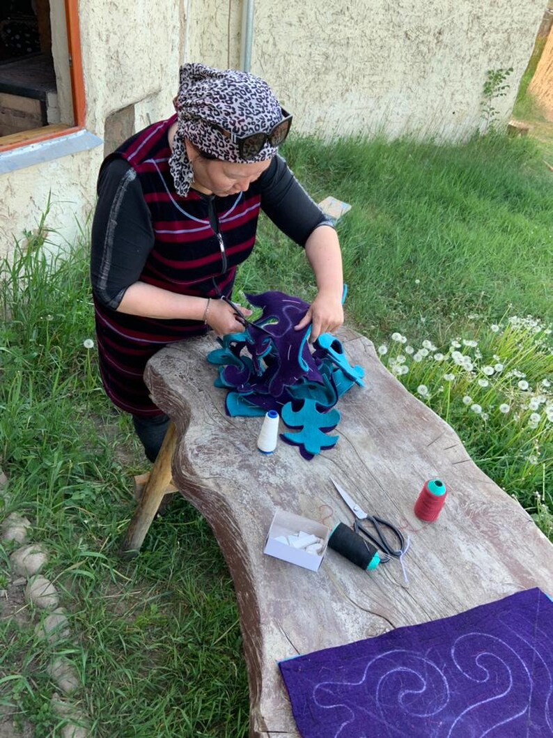 Kyrgyz Handmade Traditional Shyrdak Felt Cushion Cover, 45cm X 45cm (18 ...