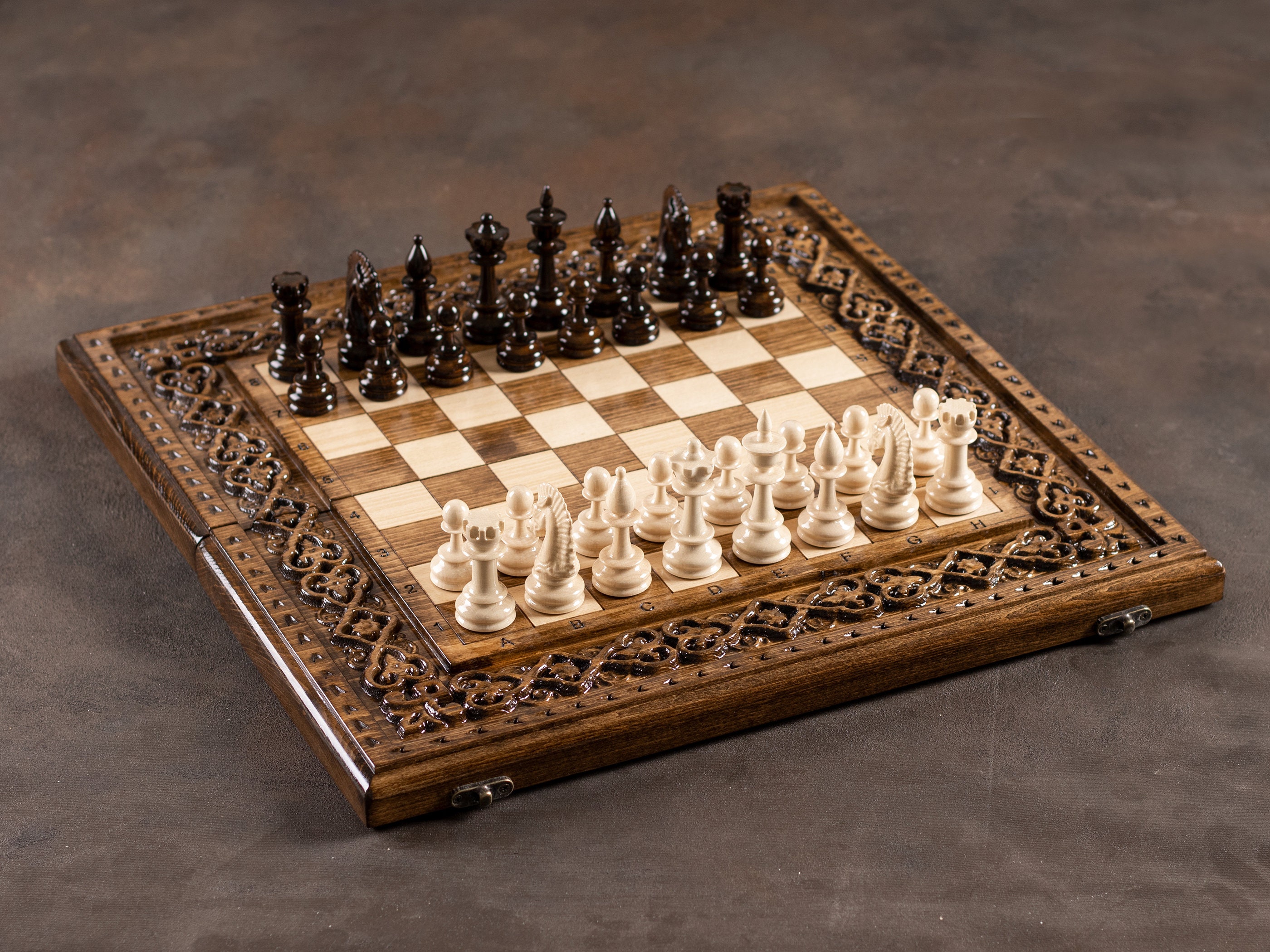 Hand-carved Wooden Chess Set With Beautiful Carved Patterns ...