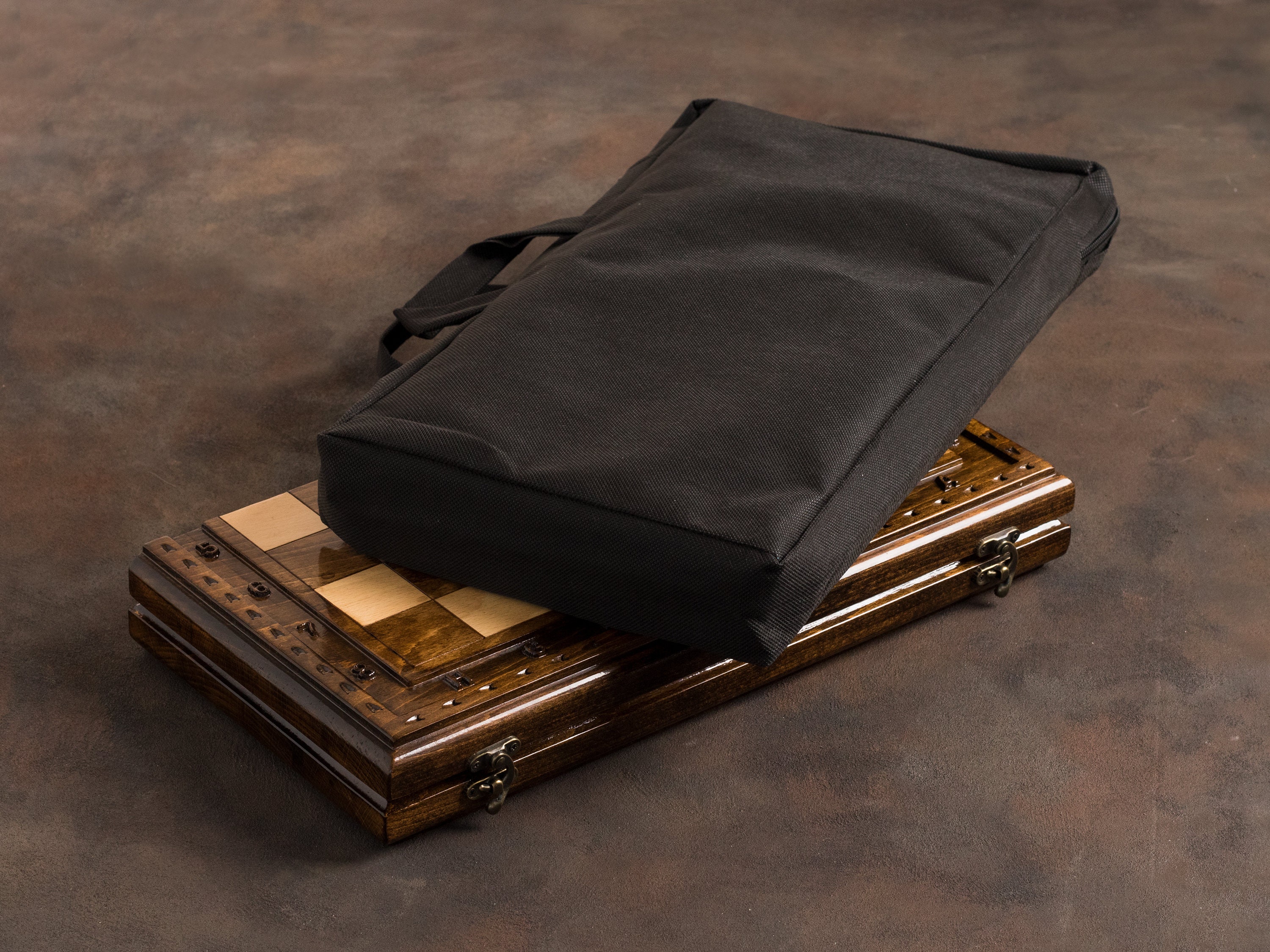 Hand-carved Wooden Chess Set With Beautiful Carved Patterns ...