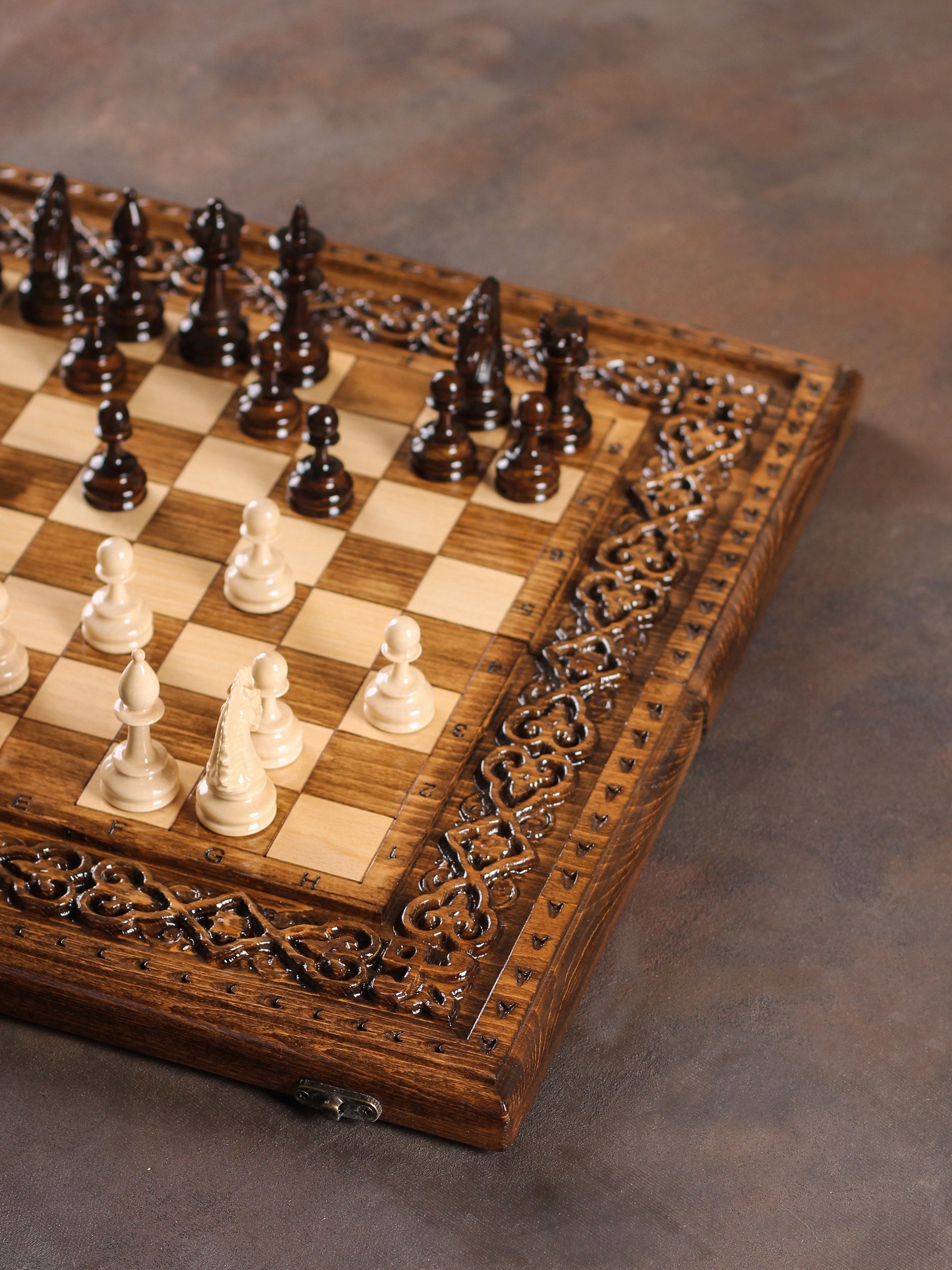 Hand-carved Wooden Chess Set With Beautiful Carved Patterns ...