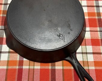 VERY RARE Chicago Hardware Foundry, Favorite Cook Ware, No. 8 Cast Iron ...